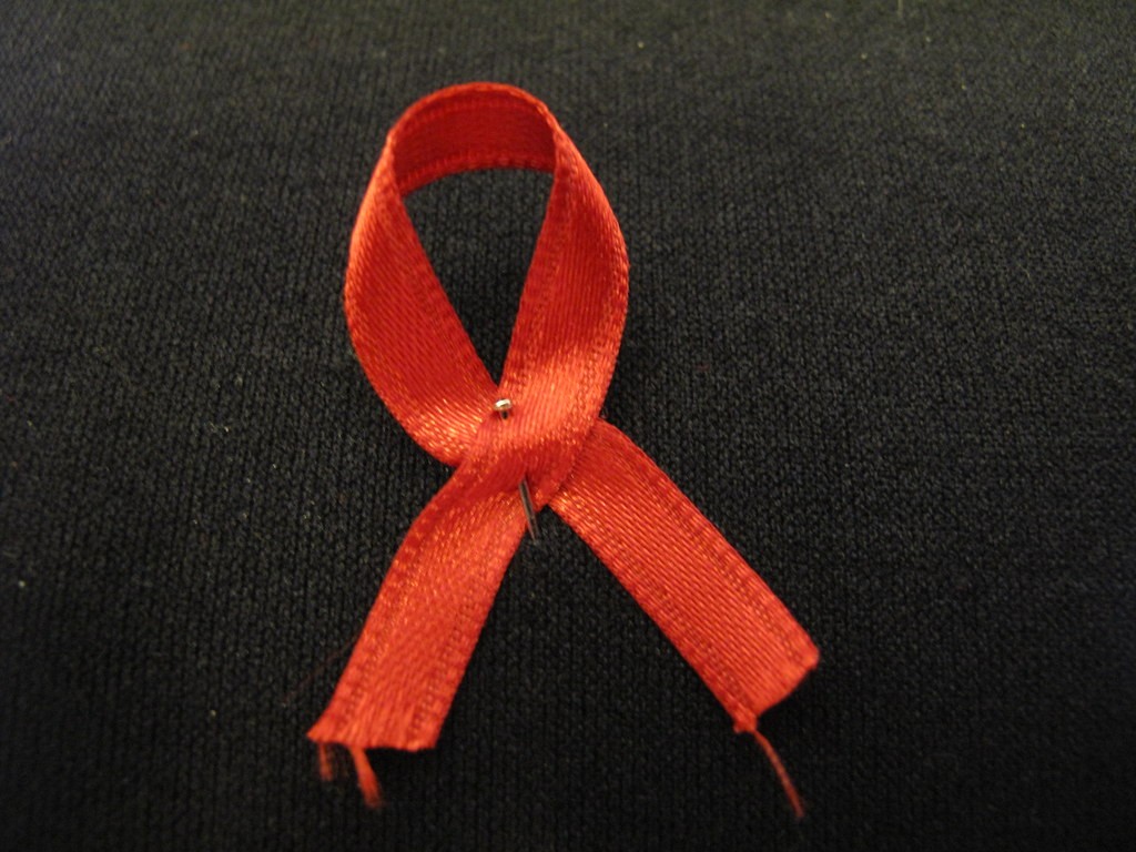 AHF: 72,000 personas viven con VIH en RD, pero solo el 82 % conoce su ...