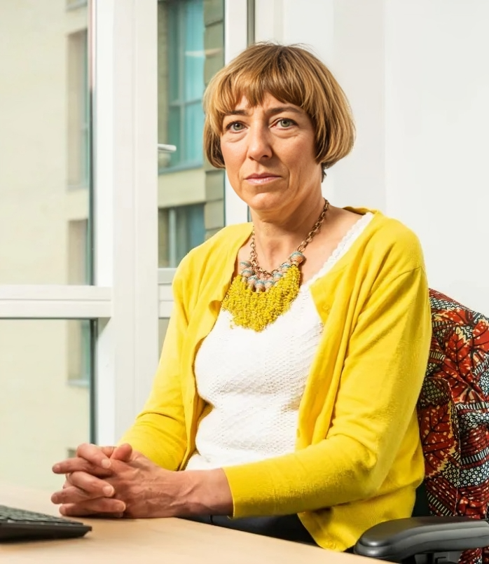 Dra. Anna Gilmore denuncia el impacto oculto de las industrias en la ...
