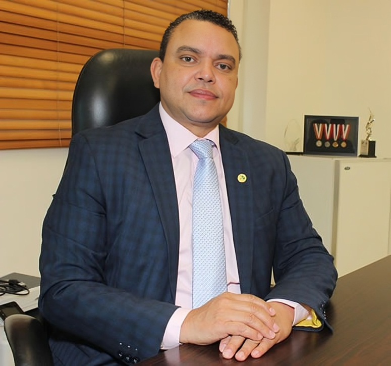 Presidente Abinader designa al doctor Julio Landrón como nuevo director ...